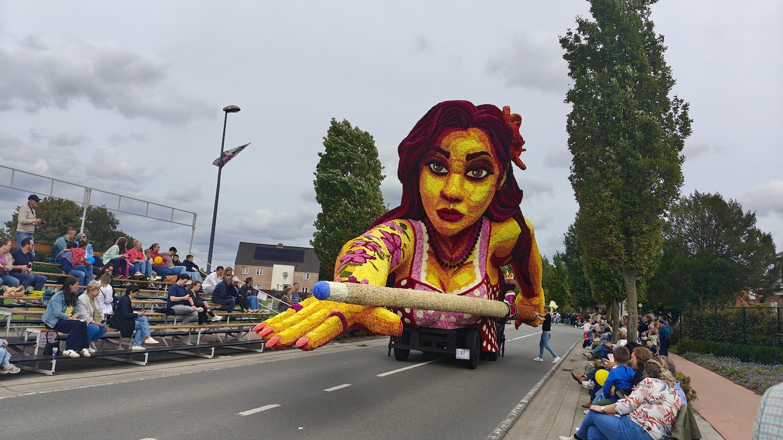 73ste bloemencorso in Loenhout lokt 20.000 bezoekers: bekijk hier de ...