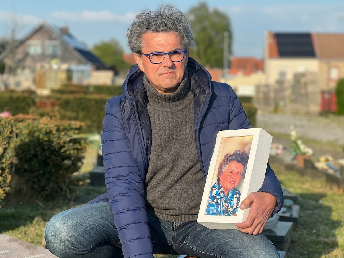 “Een urne opgraven, hoe moeilijk kan dat zijn?”: Michael wil ouders ...