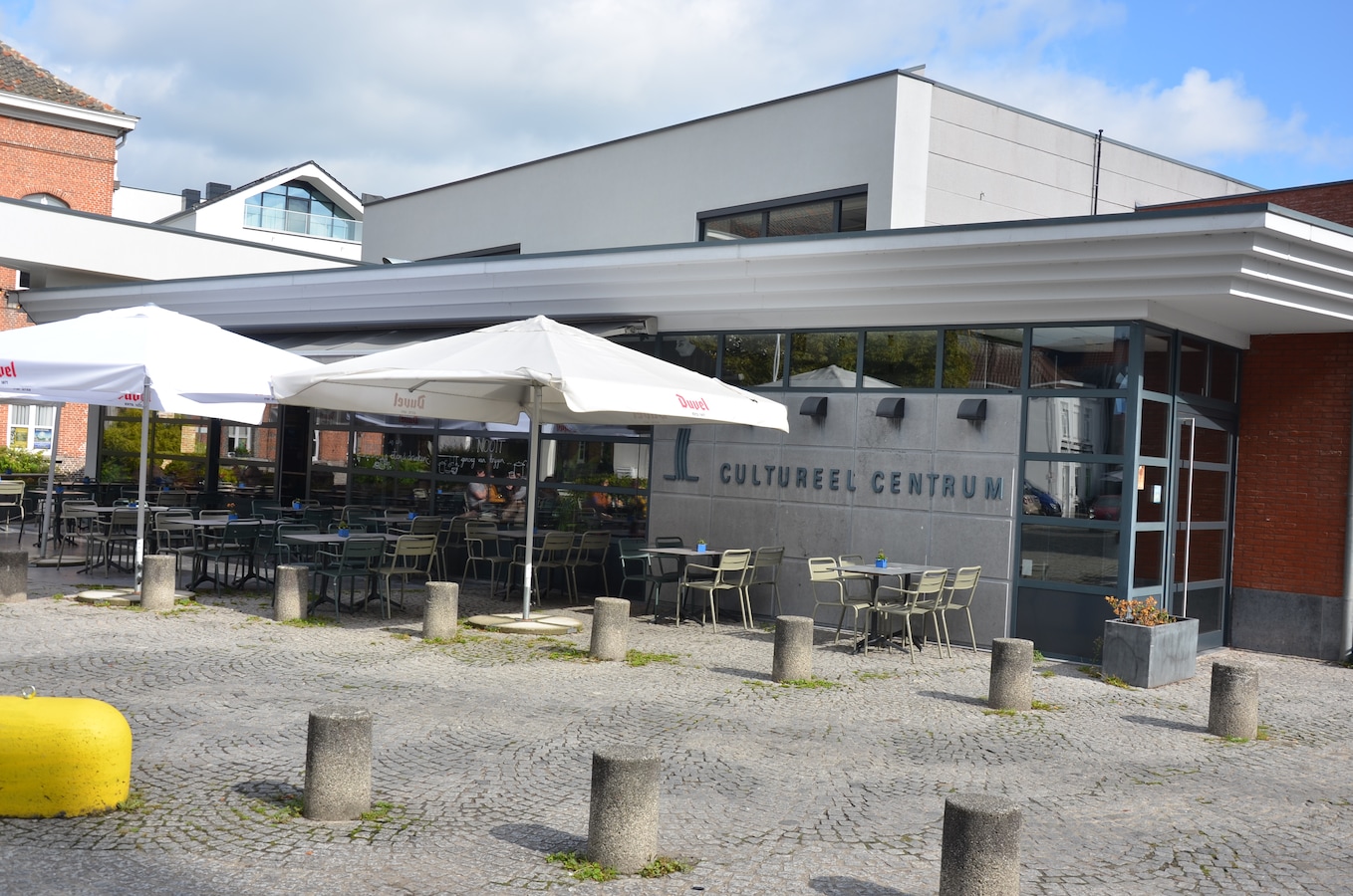 Roger Van de Weghe stelt eigen schilderwerken tentoon in Cultuurcentrum ...
