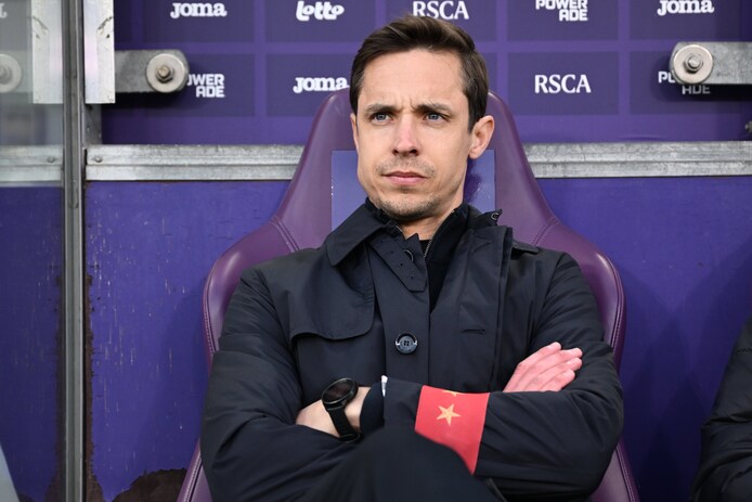 BBQ met de fans, een ontslag en staande ovatie van spelers bij afscheid ...