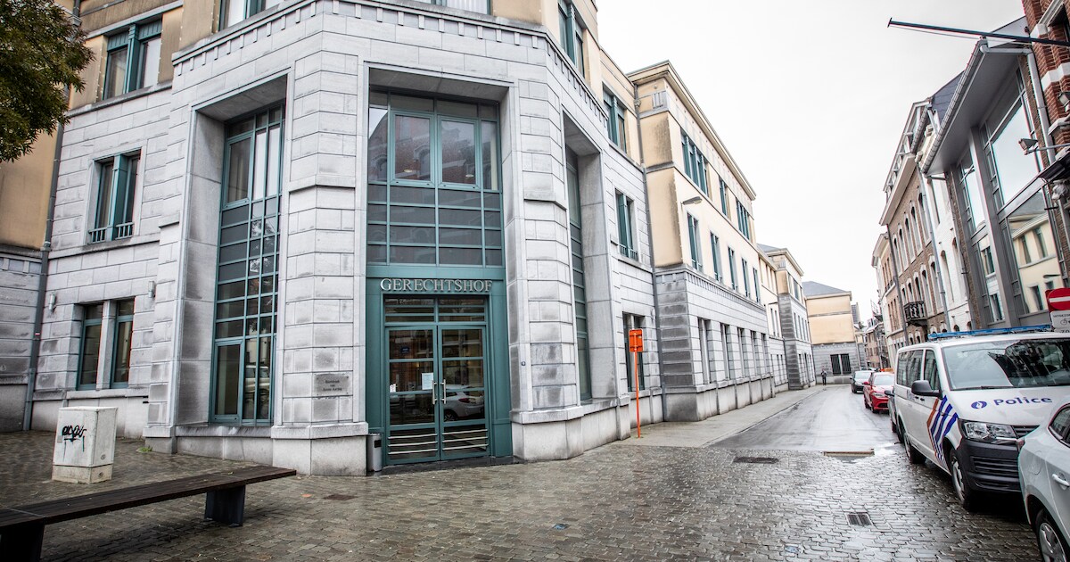 Beklaagden die terechtstaan voor miljoenenfraude door smokkel van ...