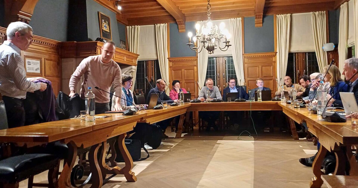 “Lafaard, denk je dat je boven de wet staat?”: gemeenteraad al na ...