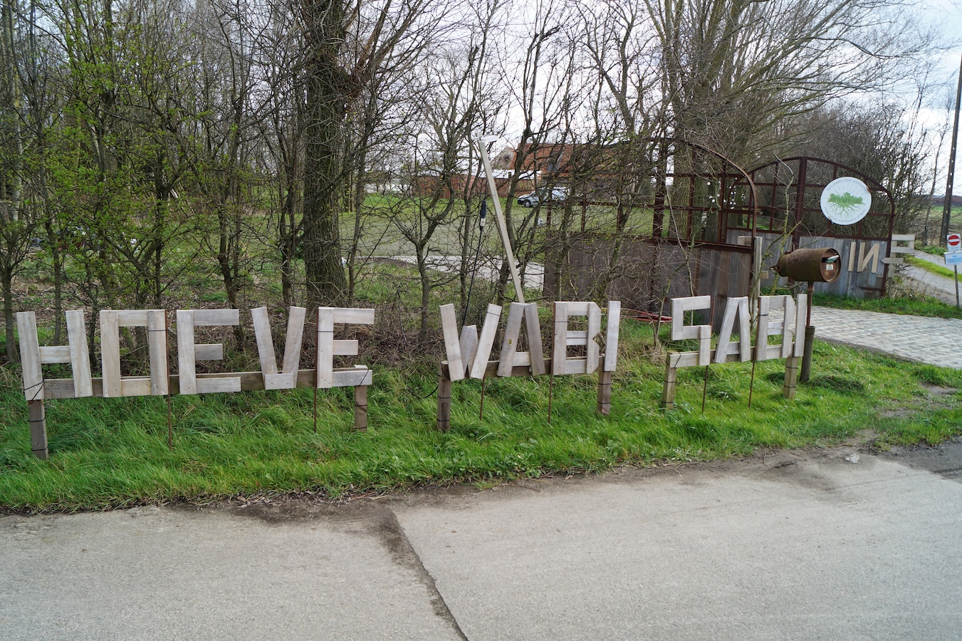 “Krantensnippers als isolatie en muren van leem en hennep.” Peter en ...