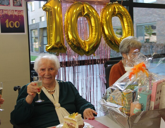 Maria Labeeuw viert honderdste verjaardag : “Alles rustig aan doen en ...