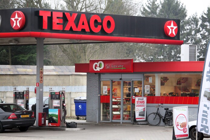 Ex-werknemer (27) en kompaan (22) betrapt op dak tankstation na ...