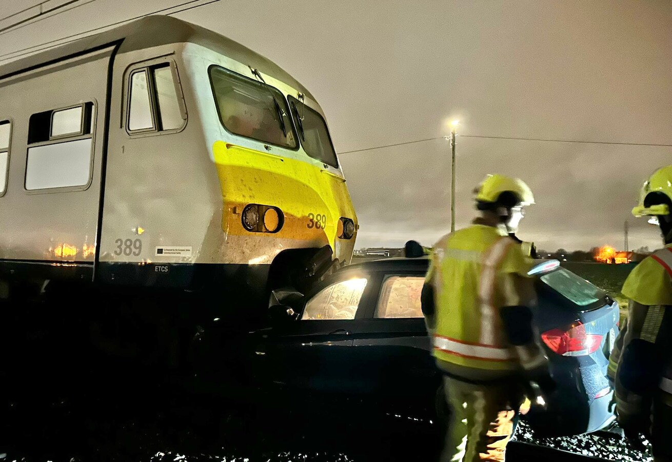 Vijftiger ontsnapt net op tijd aan aankomende trein nadat hij zich op ...