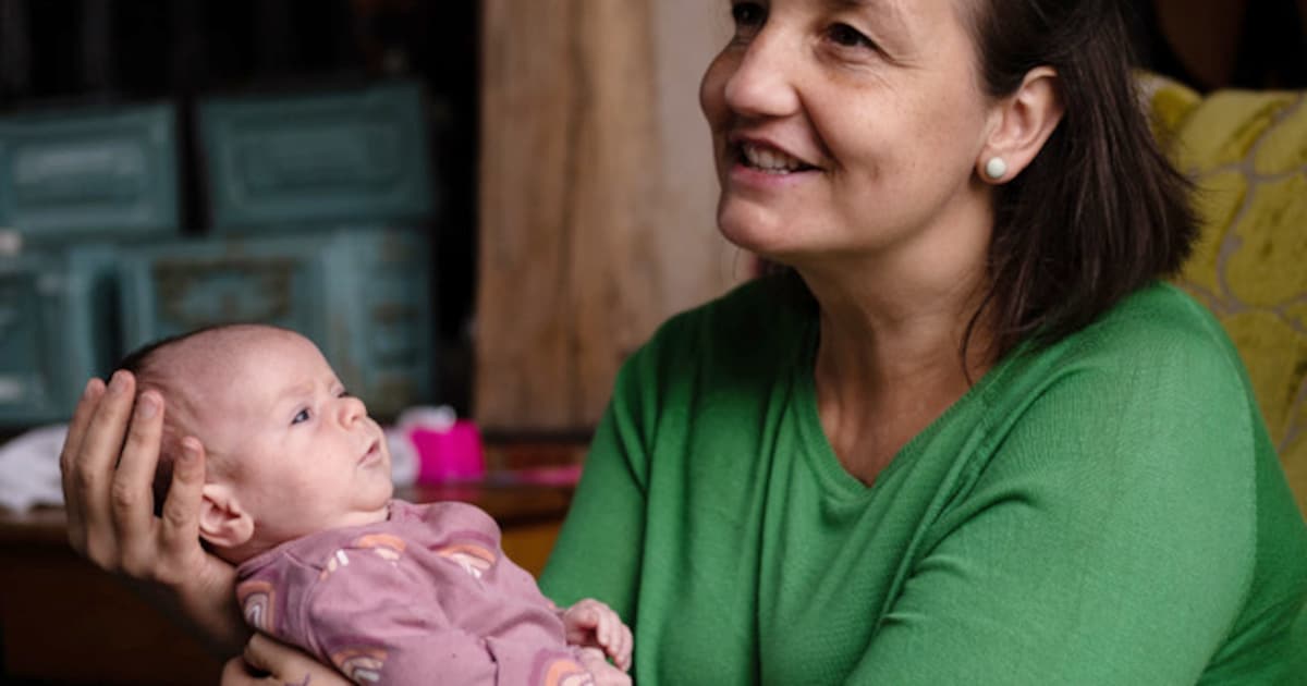 1 op de 2 ouders kijkt negatief terug op de bevalling. Vroedvrouw Leen ...