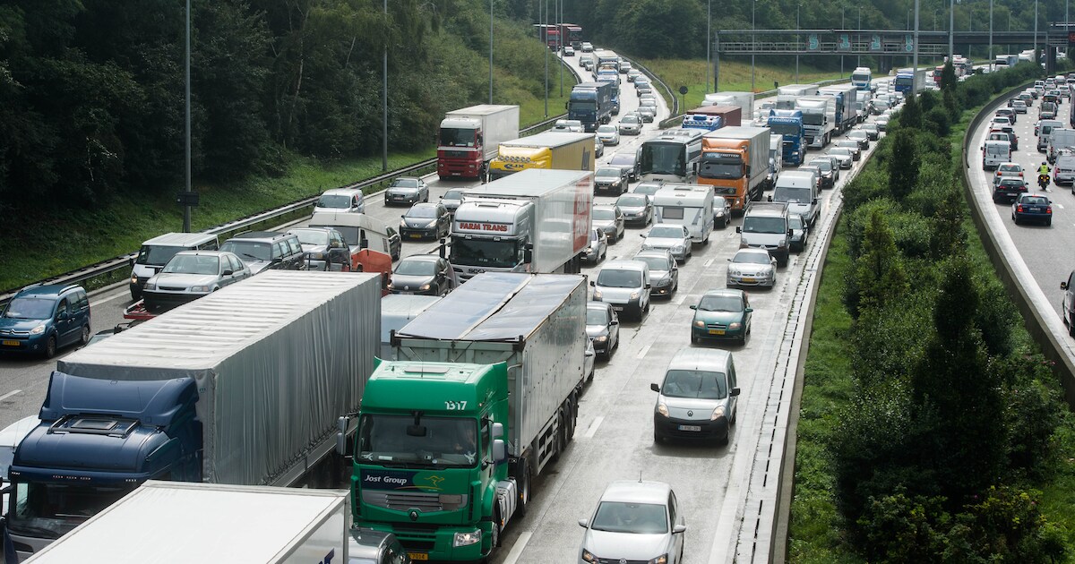 Antwerpse Ring richting Nederland tijdlang versperd na ongeval ter ...