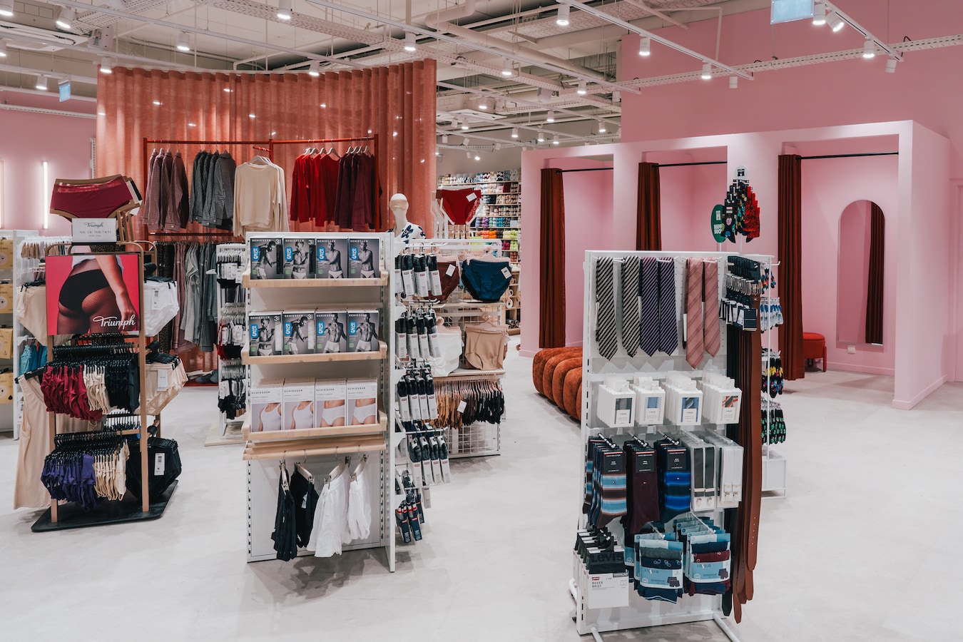 Geen klassieke Veritas meer: gloednieuwe winkel in Wijnegem pakt uit ...