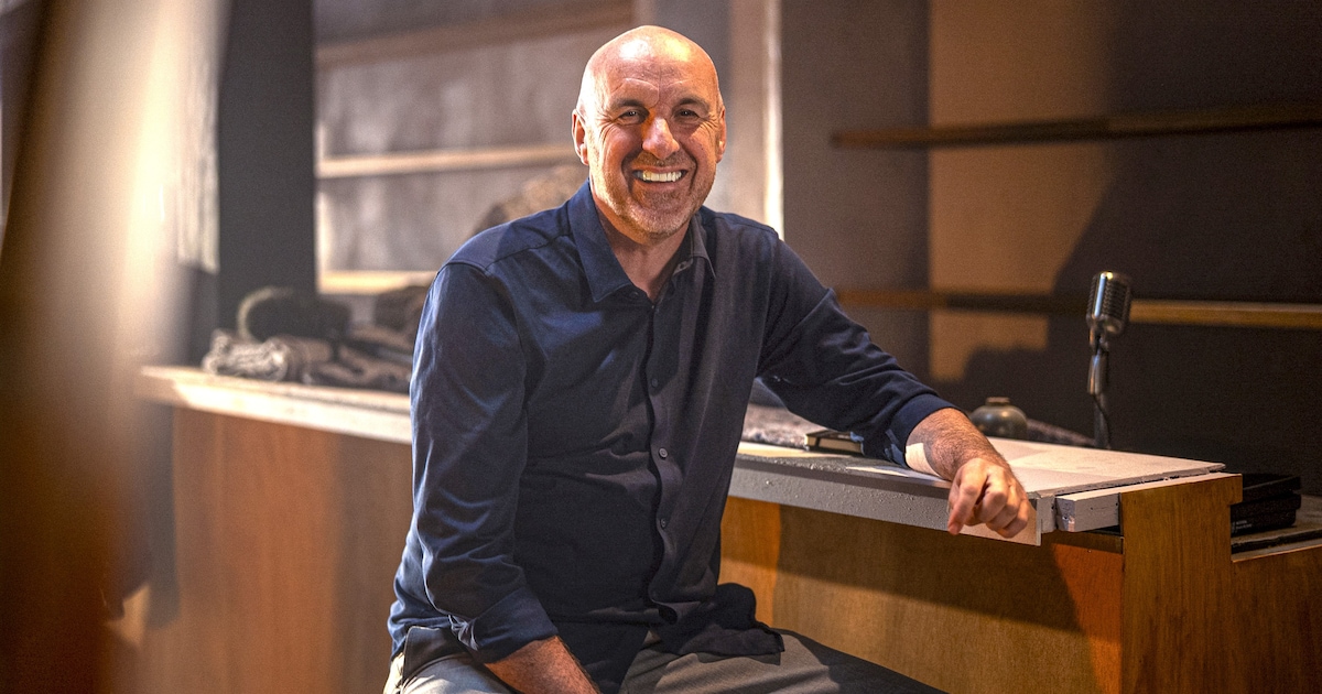 Hij opent vandaag de deuren van zijn ‘Bar Goens’: “De ‘Real Housewives of Antwerp’ komen hier ...