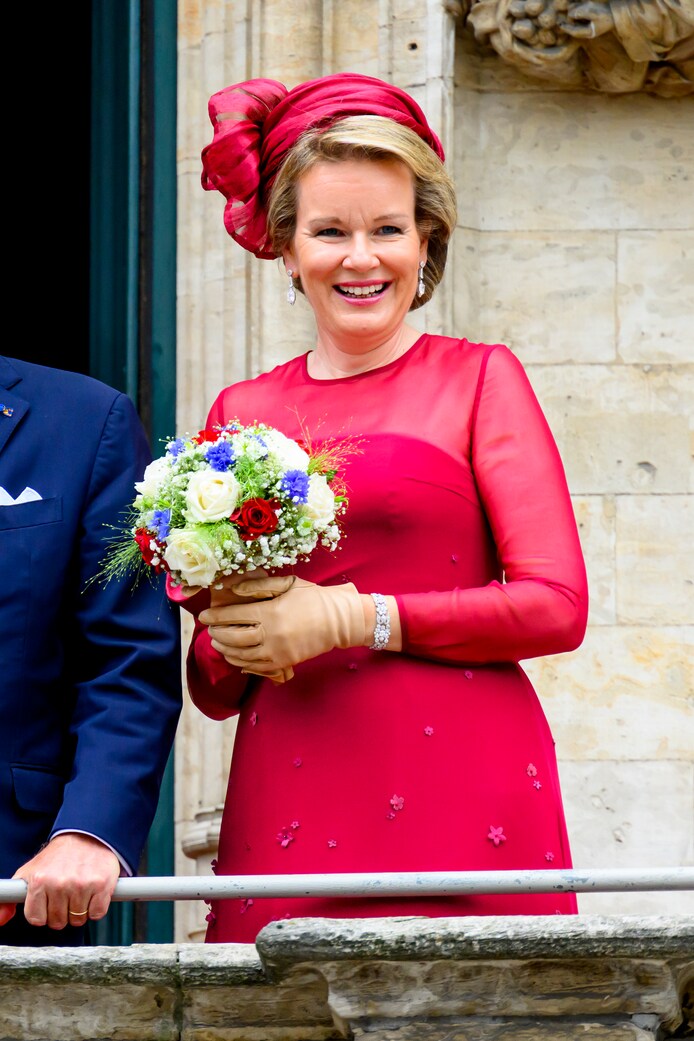 “Voor het eerst vier nieuwe namen in haar garderobe”: koningin Mathilde ...