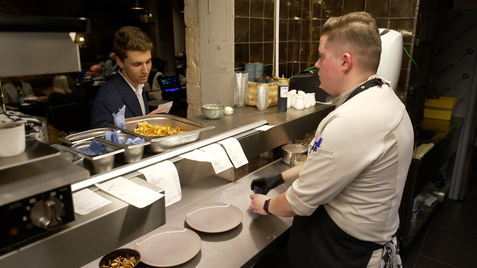Jonas en Maarten proberen sluiting te voorkomen in ‘Mijn restaurant ...