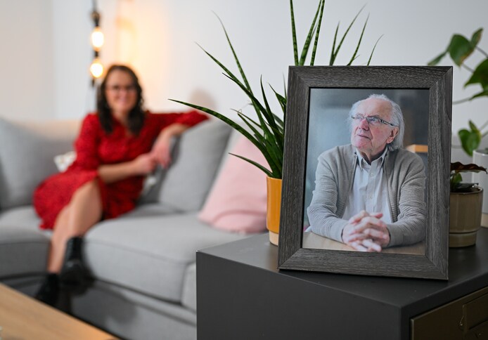 Barbara Ceuleers, dochter van oud-VRT-directeur Jan Ceuleers, aan de ...