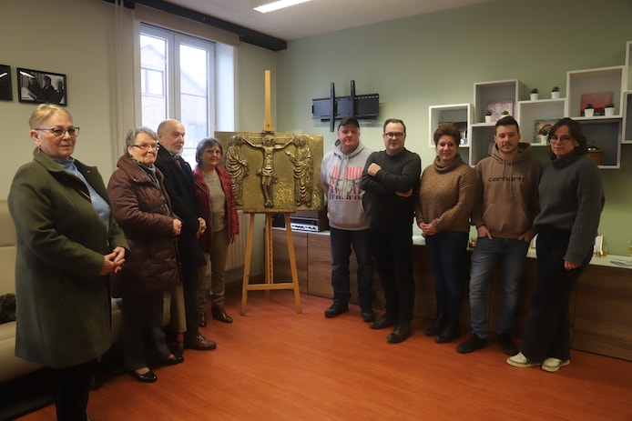 Familie schenkt koperen kunstwerk Gustaaf Vandermeeren aan Mater Dei ...