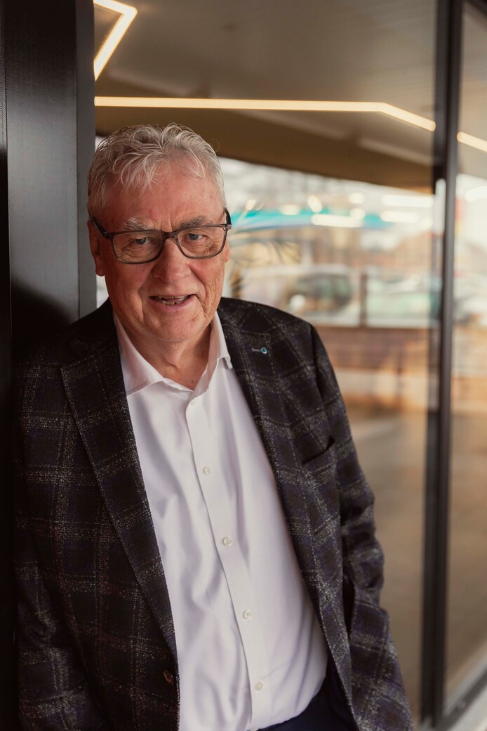 Zanger, verteller en moppentapper Jos Roofthooft (76) neemt na 60 jaar ...