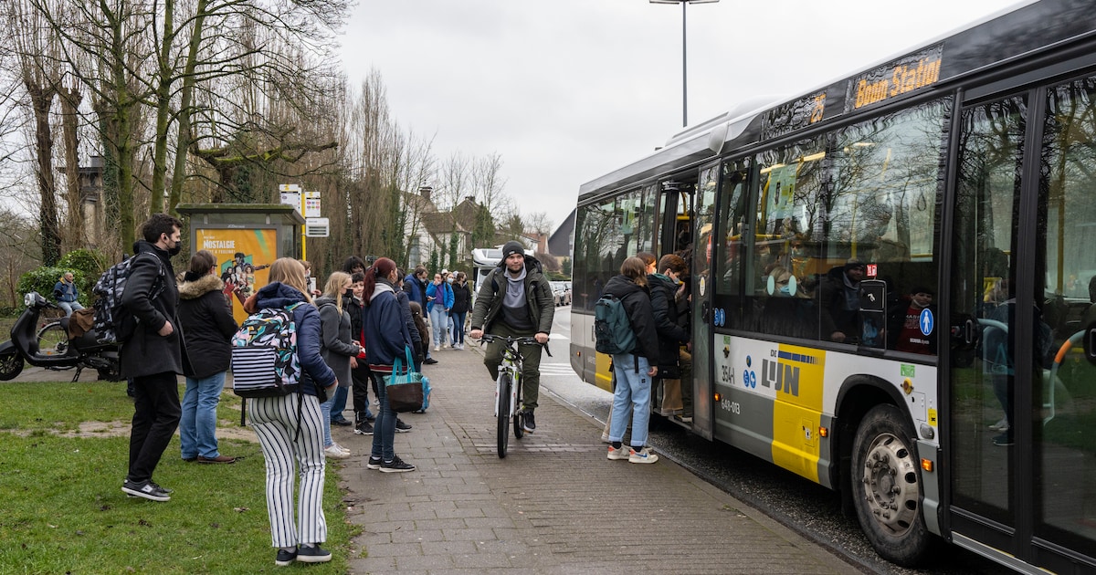 Aalter wil jongeren meer op bus krijgen: deel Buzzy Pazz wordt ...
