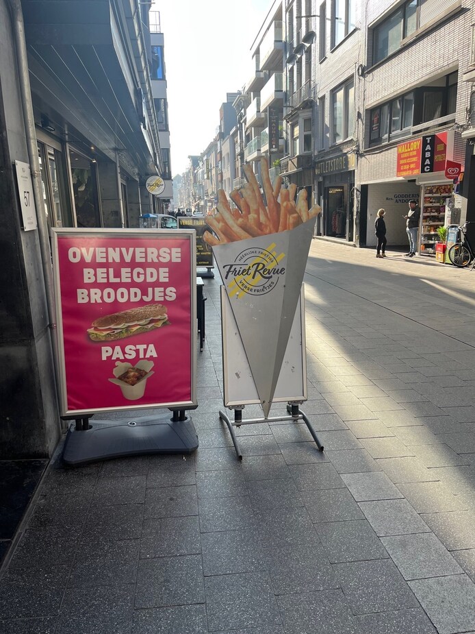 Friturist furieus na beslissing stad Blankenberge: “Ik weiger mijn ...