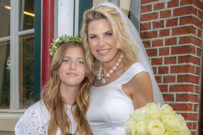 “De tumor is kwaadaardig, maar ik blijf positief”: tweelingzus van Tanja Dexters over strijd ...