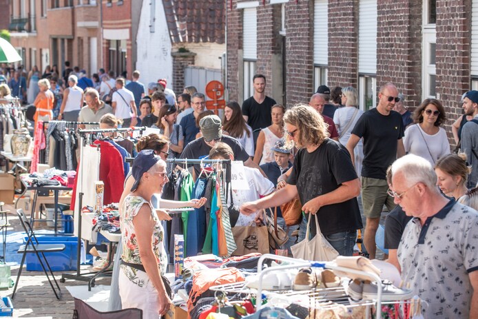 Grootste rommelmarkt van de streek in centrumstraten van Zingem ...