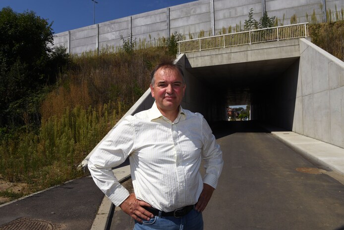 AUTOSNELWEGVERHALEN. De E314 spleet de buurt van de familie Orbie ...