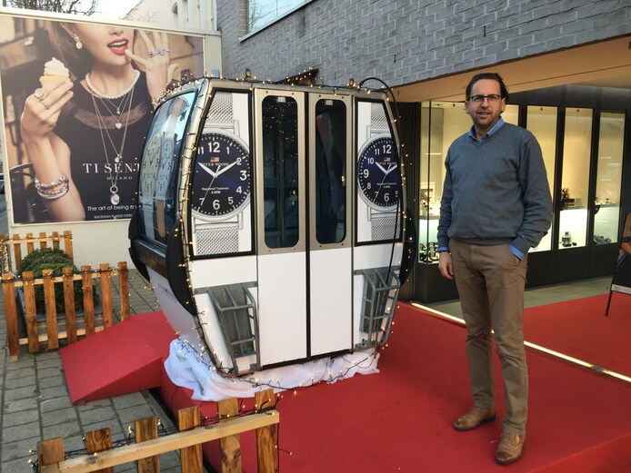 Oostenrijkse gondel siert straatbeeld | Deerlijk | hln.be