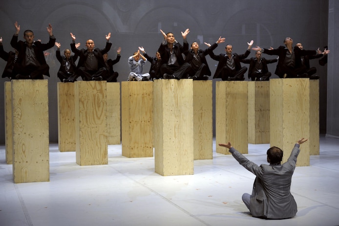 Sidi Larbi Cherkaoui brengt succesvolle voorstelling Sutra terug naar ...