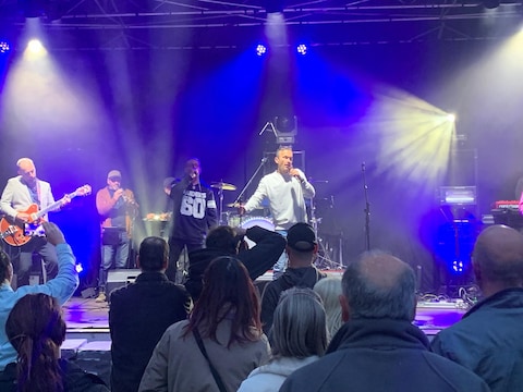 Emotioneel kippenvelmoment tijdens verjaardagsfeest K.I.A en Cultureel ...