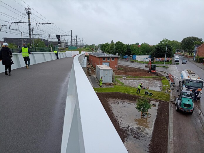 Fietsers moeten ‘rammelstrook’ trotseren op nieuwe Gerardabrug: “Anders moest opening jaar ...