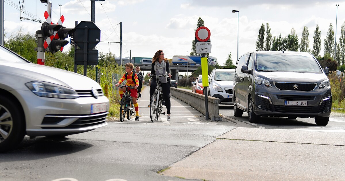 Lichten op komst aan gevaarlijk kruispunt Brandstraat? | Regio | HLN.be