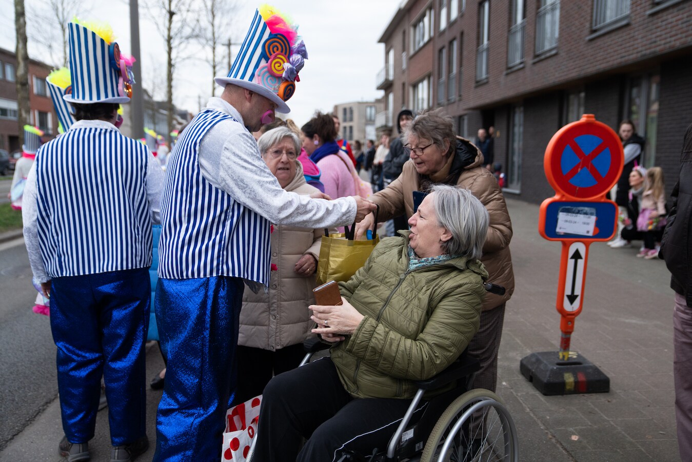 KIJK. Carnavalsstoet zorgt voor kleur in de straten | Foto | hln.be