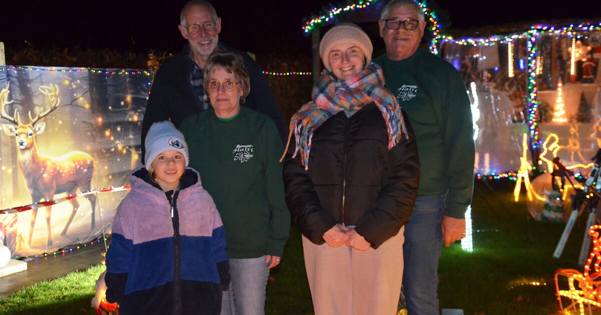 Dirk (65) en Sandra (54) openen voor tiende keer kerstdorp Aspelare ...