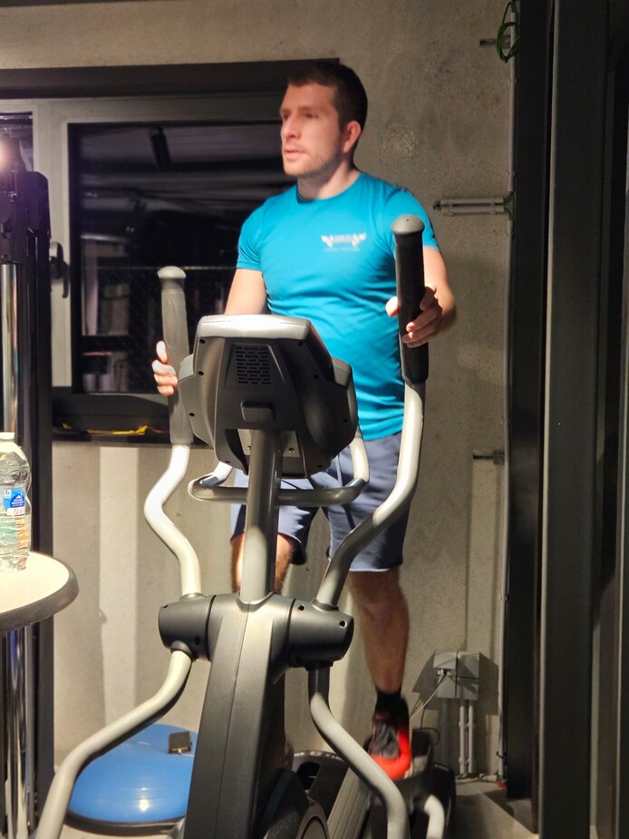 RWL maakt radio over sportief huzarenstukje: “Jonathan fietst 24 uren ...