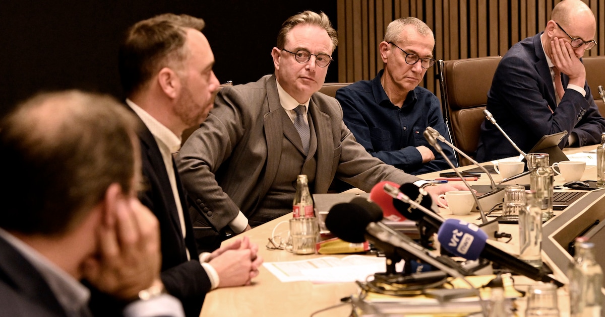 De Wever ging een paar keer strategisch soep eten. Codetaal voor ...