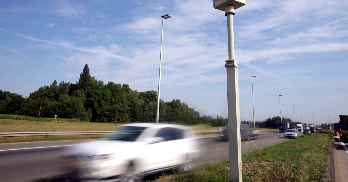 Veertiger rijdt 143 km/u waar 90 toegestaan is in Evergem: “Ik dacht ...
