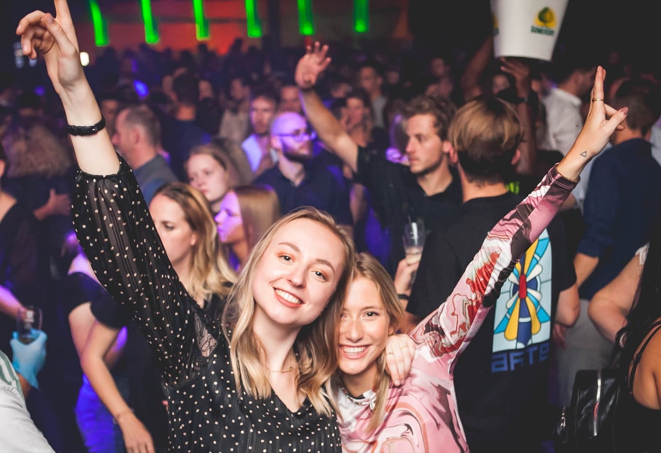 ‘Nacht van de Leraar’ trekt 1.250 feestende leraren | Foto | hln.be