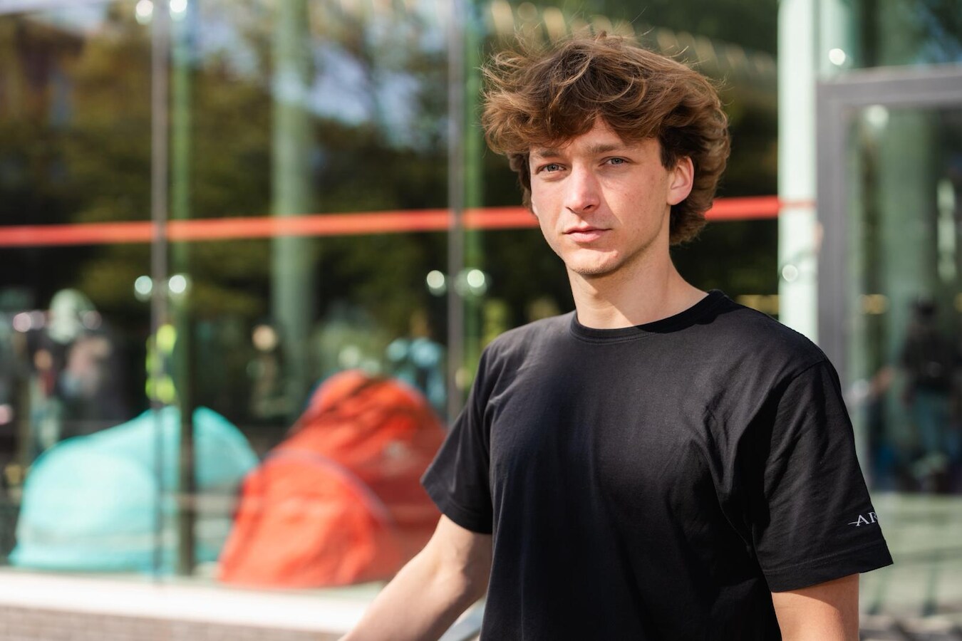 “Overal tubes lijm leeggespoten en verf op camera’s en ramen”: UGent ...
