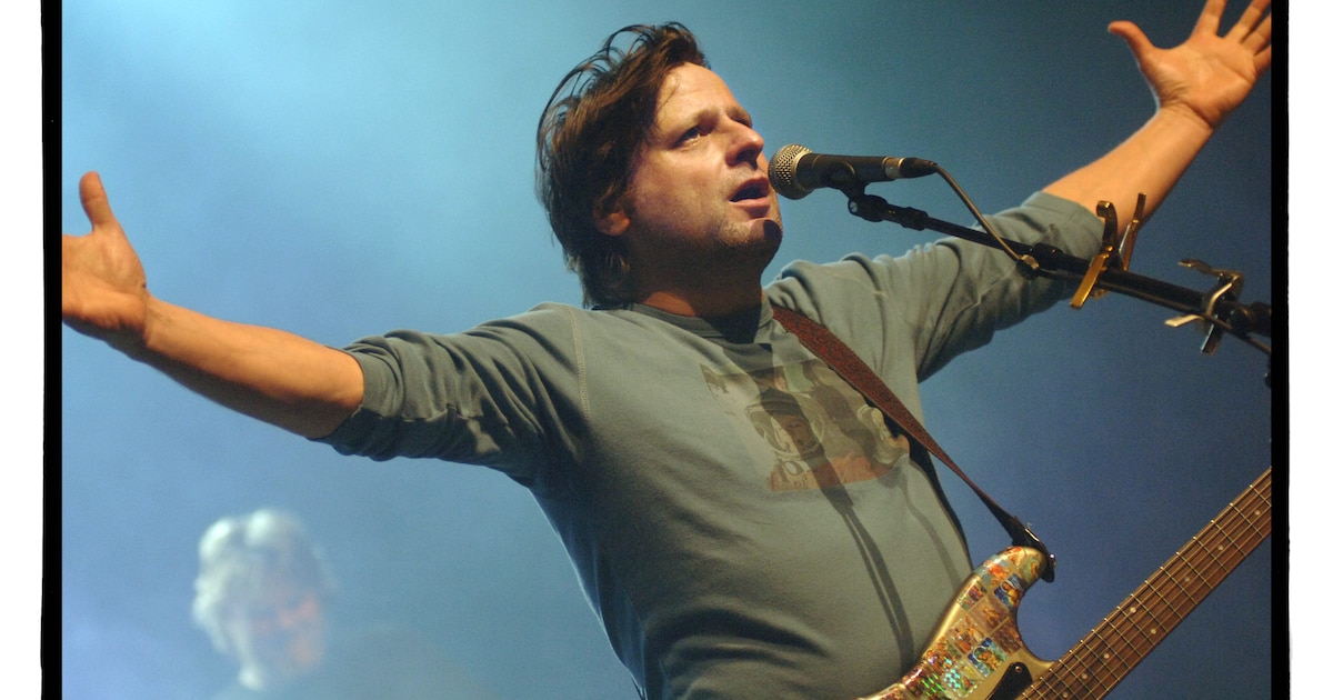 ‘Zing Mia Mee’: VRT herdenkt Luc De Vos met meezingmoment in Gent | Muziek | HLN.be