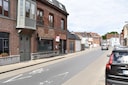 Onbekende trekt spoor van vandalisme met rode spuitbus in Wervik: “Een ...