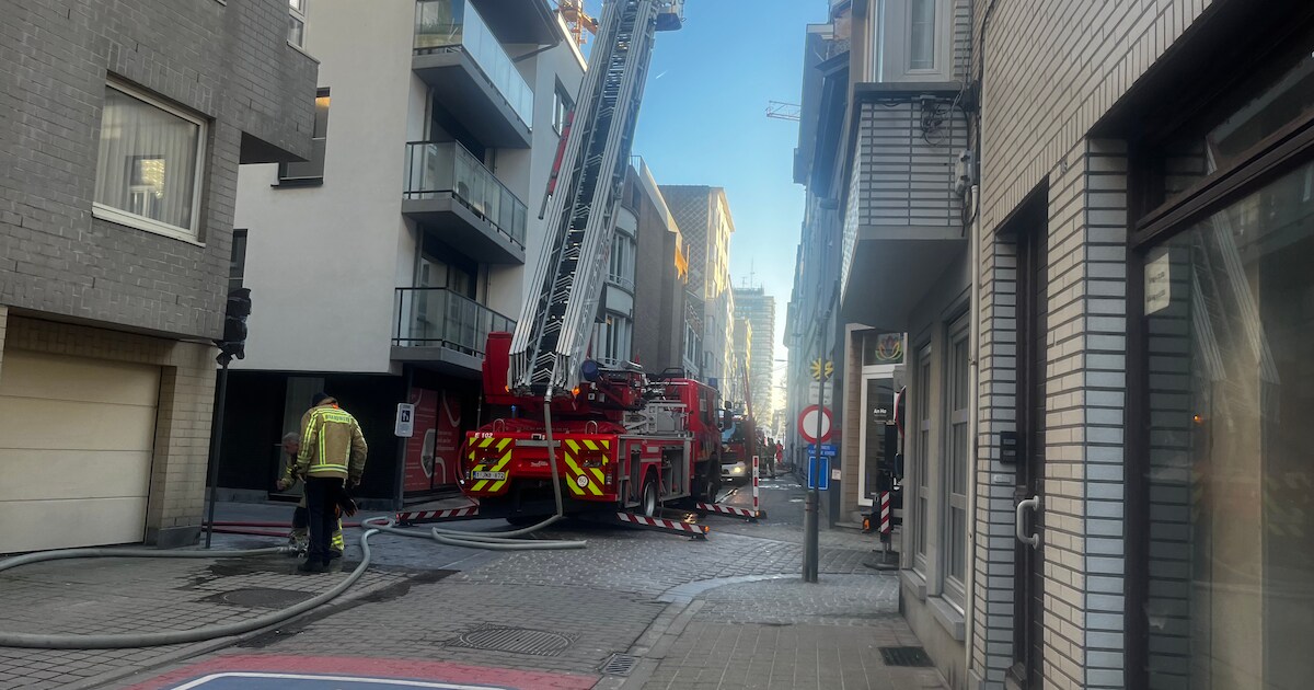 Oostendse Brandweer Blust Dak Nadat Isolatiemateriaal Vuur Vat Tijdens