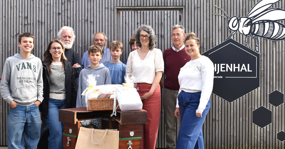 Leen schat gewicht van zak meel bijna correct in en wint Prijs van de ...