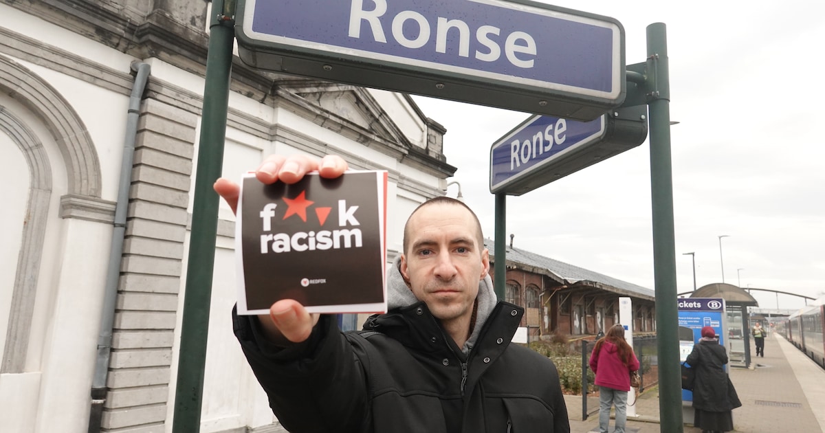 PVDA deelt stickers uit tegen racisme, stadsbestuur pikt de verwijten ...