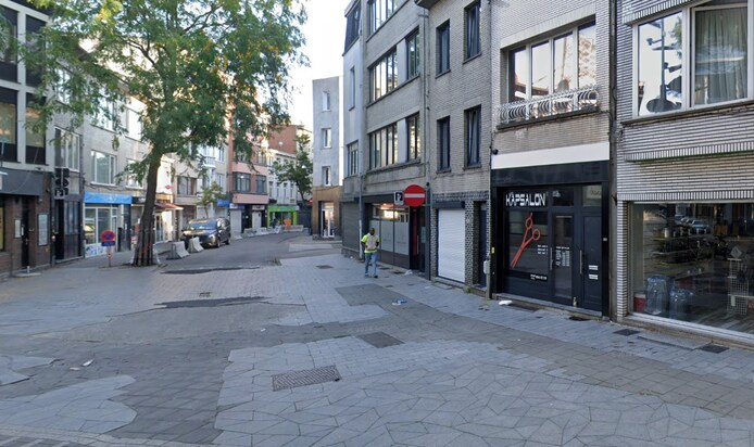 Tien tot twintig mannen op de vuist in Antwerpen: “Eén slachtoffer is ...