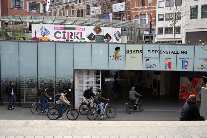 Verkoop elektrische bakfietsen schiet hoogte in en dat heeft gevolgen ...