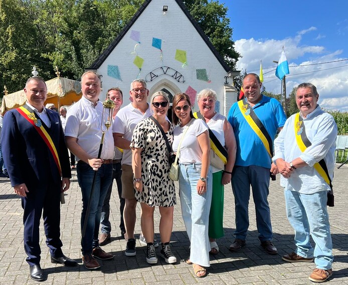 451ste editie van de processie van de Heinkensberg brengt generaties ...