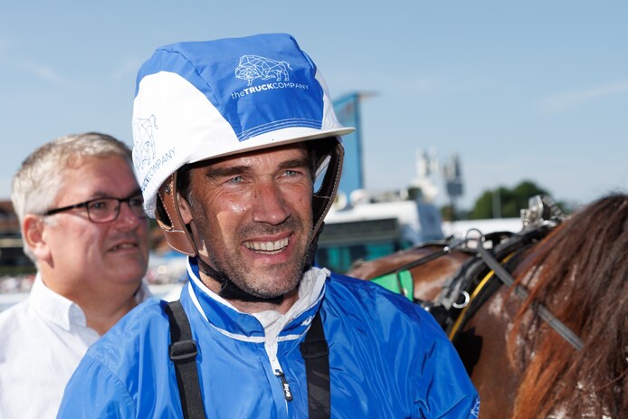 KIJK. Freek Braeckman steelt de show op Waregem Koerse tijdens ...