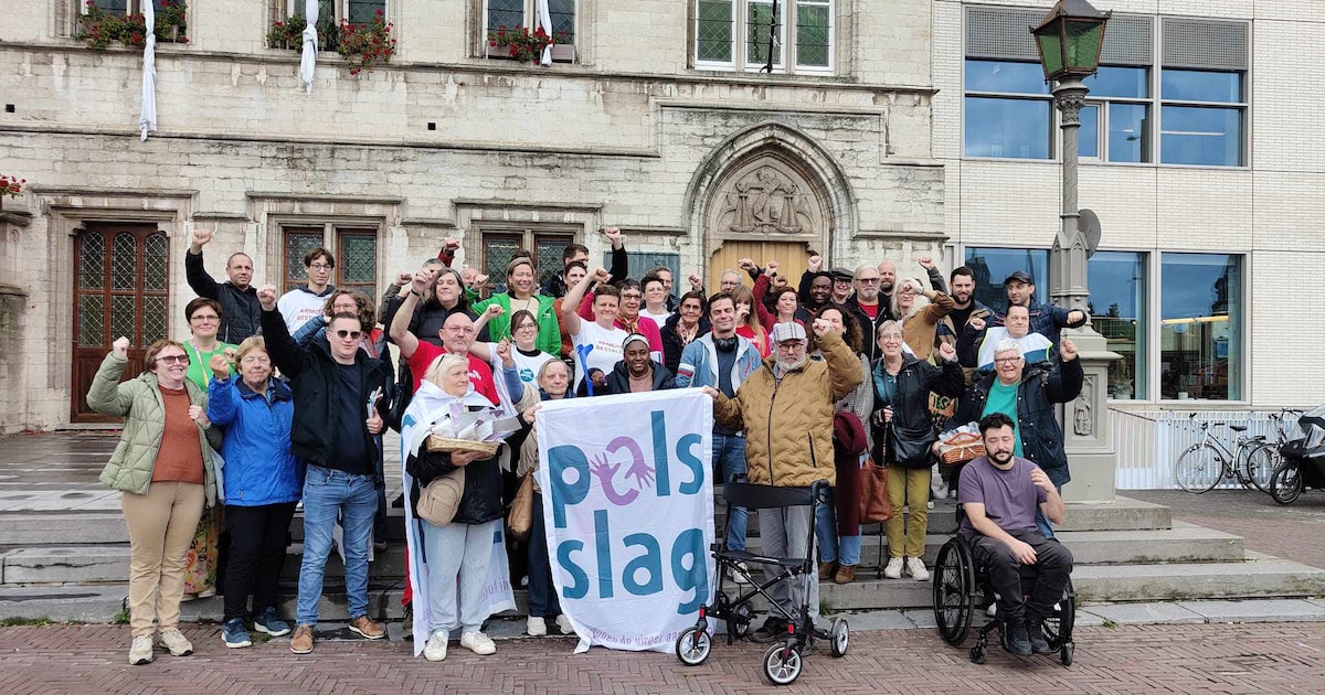 Armoedenetwerk Polsslag houdt actie voor stadhuis: “Stem van mensen in ...