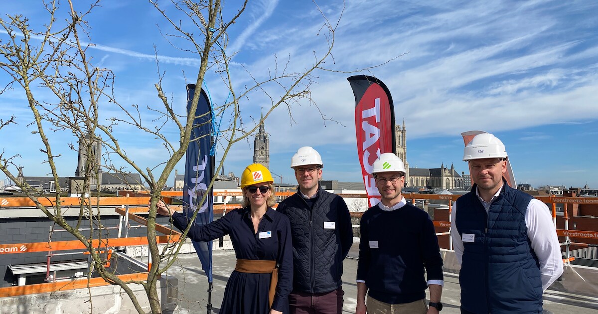 Meiboom geplaatst op voormalig FNAC-gebouw. “Gent heeft een enorm ...
