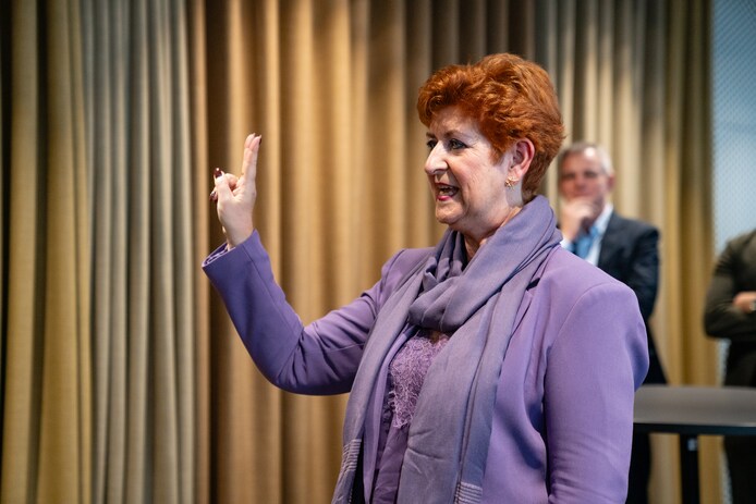 Marleen Peeters (N-VA) legt eed af als burgemeester in handen van ...