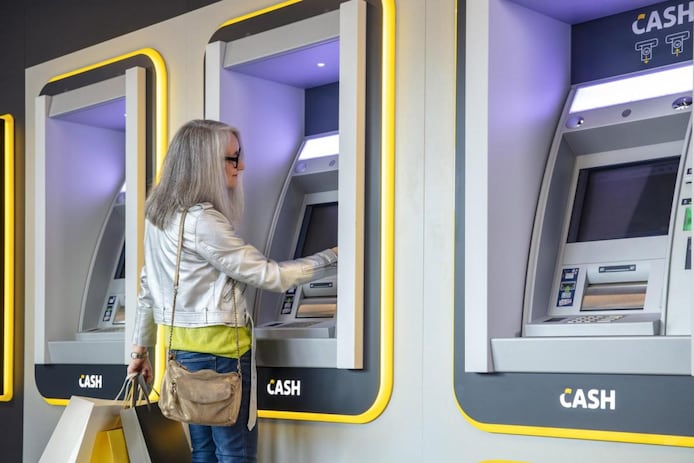 Nieuw cashpoint geopend op de Bredabaan, lokaal bestuur wil er ook nog ...