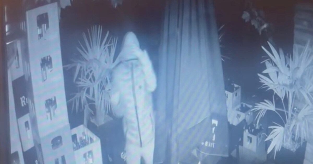 KIJK. Dief verplaatst camera tijdens inbraak in restaurant: “Hij had ...